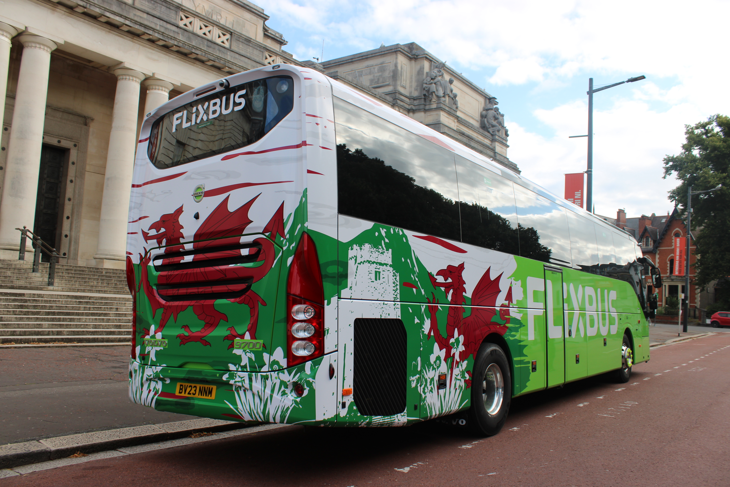 Flixbus unveils new Welsh coach livery to celebrate new routes ...