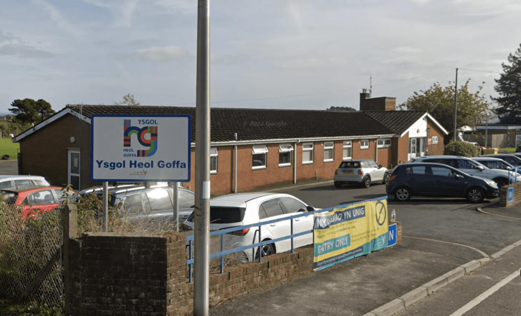 LLANELLI: Town councillors to vote on motion demanding dedicated nurse ...