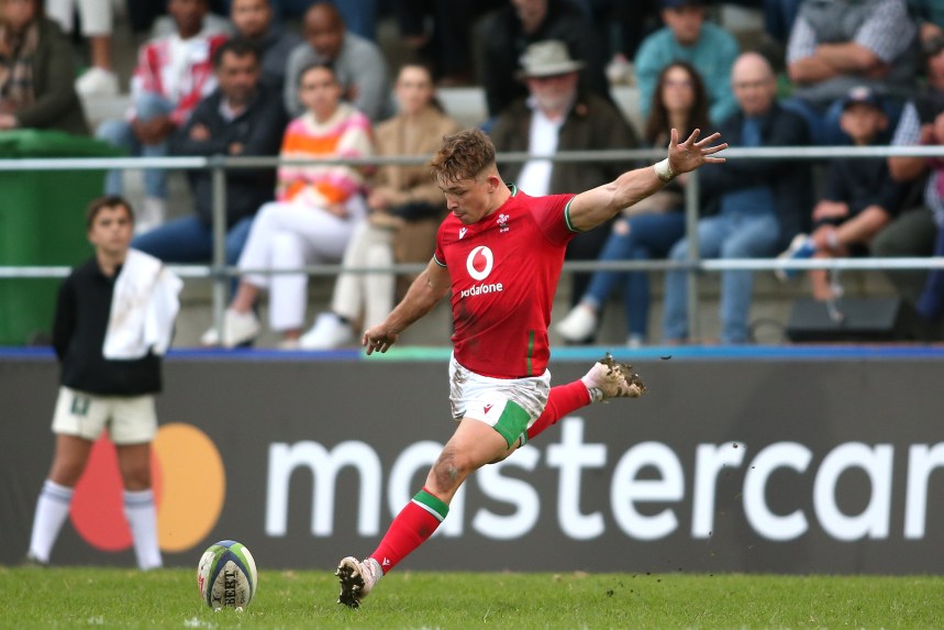 Ospreys Edwards to make first Wales start in Japan test - Swansea Bay News