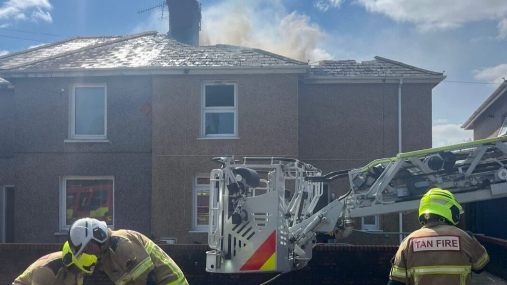 Community rallies after Llanelli house fire leaves family homeless ...