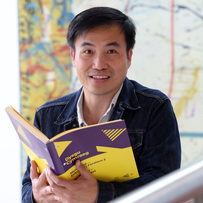 Award‑winning learner Foo Seng inspires others to embrace Welsh ...