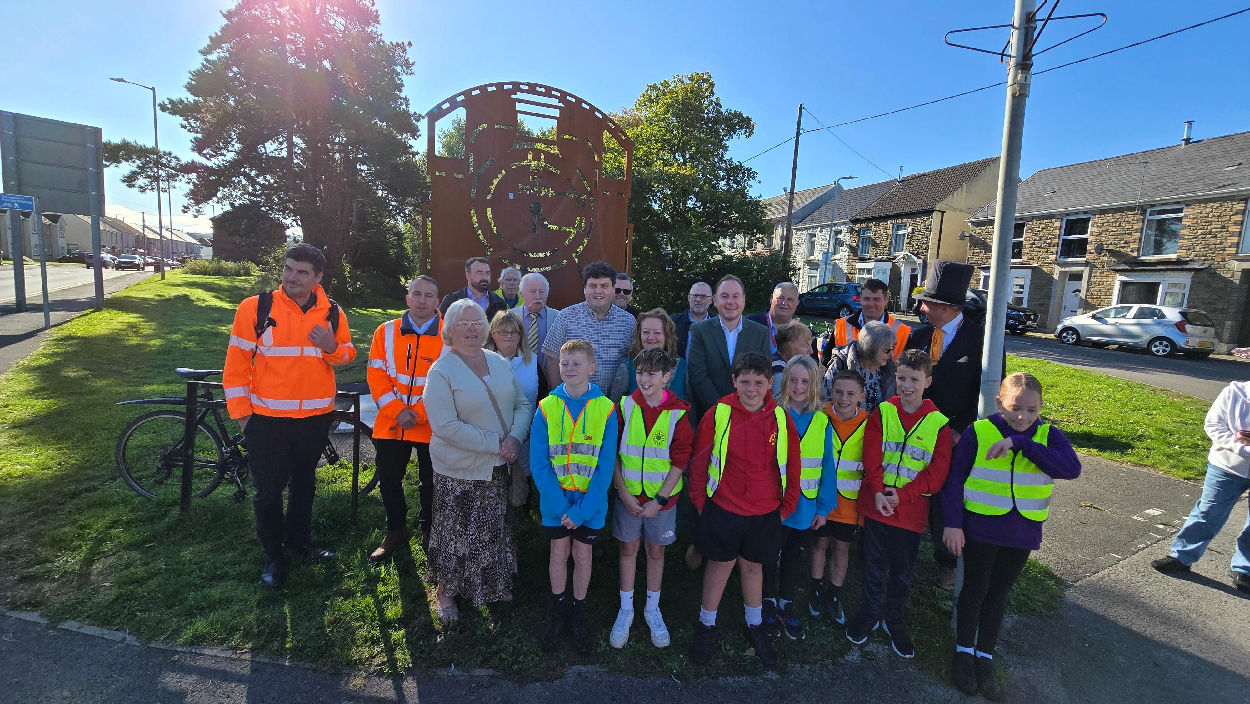 New train sculpture unveiled in Gowerton celebrates Swansea’s railway ...